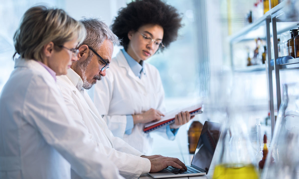 How to Become a Chemist - Qualifications, Skills, Career Data