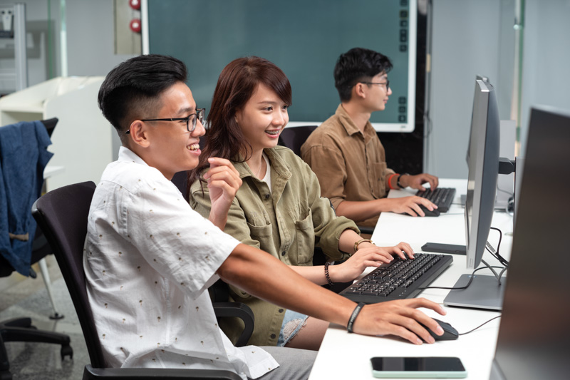 Acquire international degrees in aviation and psychology locally - RMIT ...